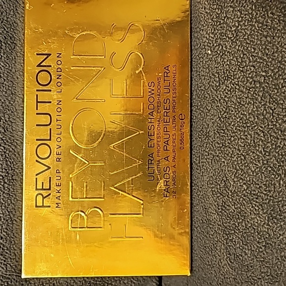 Makeup Revolution London | Makeup | Eye Shadow Palette 32 Colors ...